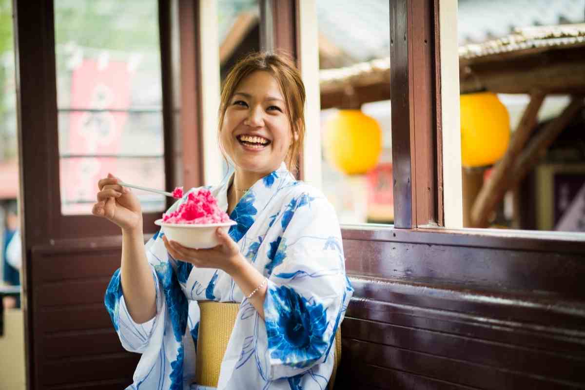 Why You Should Not Leave A Tip For Service In Japan? – YouGoJapan