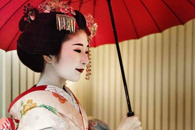 Maiko Vs Geisha Compared: What Are the Differences? – YouGoJapan