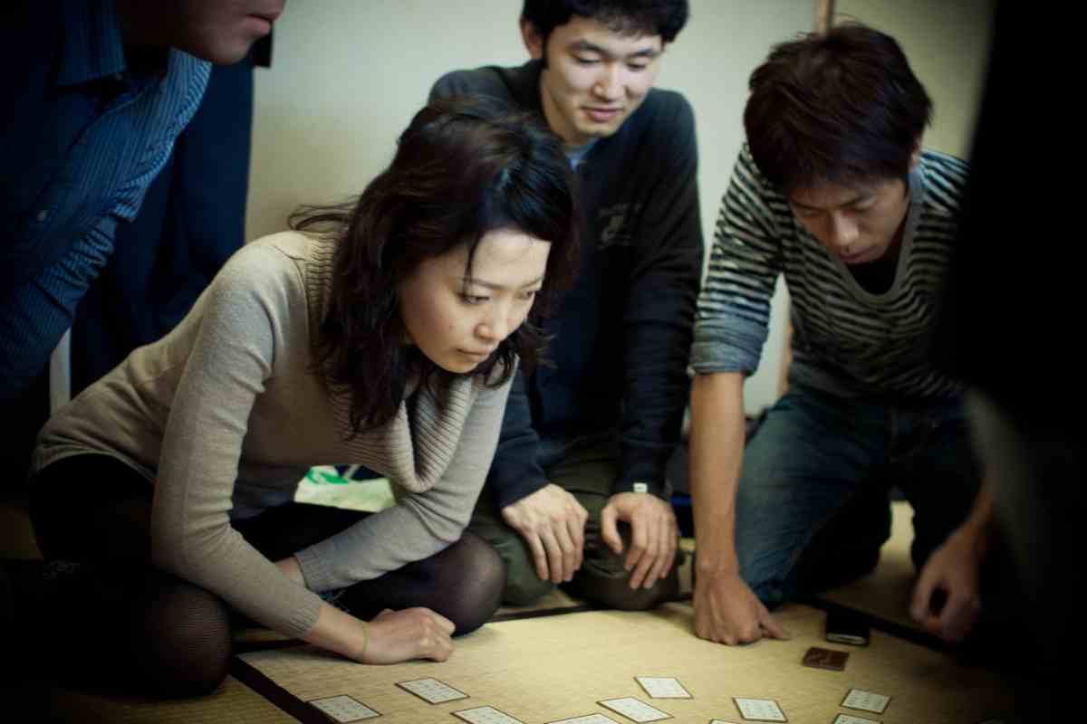 How to Play Karuta? – YouGoJapan