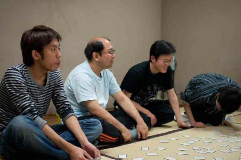 How to Play Karuta? – YouGoJapan