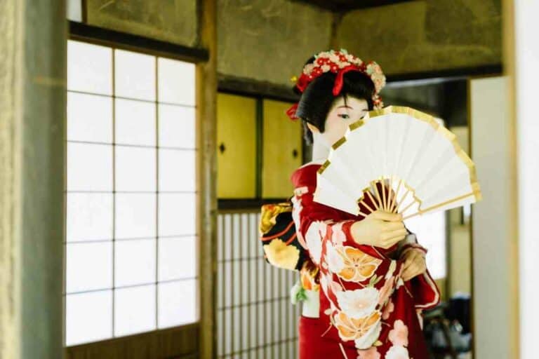 7 Amazing Japanese Fan Facts (No.4 Will Shock You) – YouGoJapan