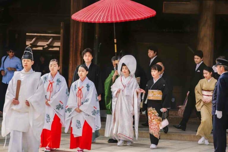 Japanese Wedding Traditions (Venue, Dress & Food) – YouGoJapan