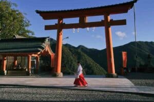 A Brief History of Shinto: From Myth to Modern Practice – YouGoJapan