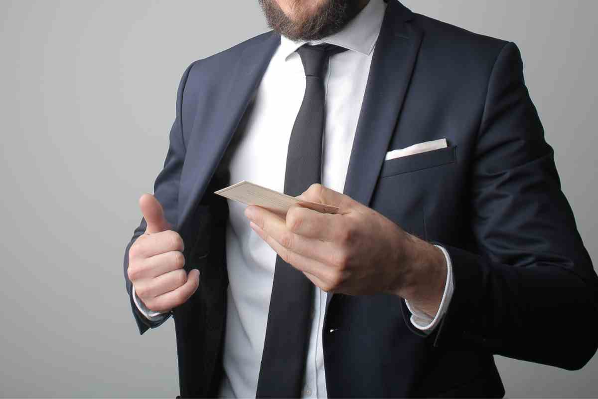 Complete Guide to Japanese Business Card Etiquette – YouGoJapan