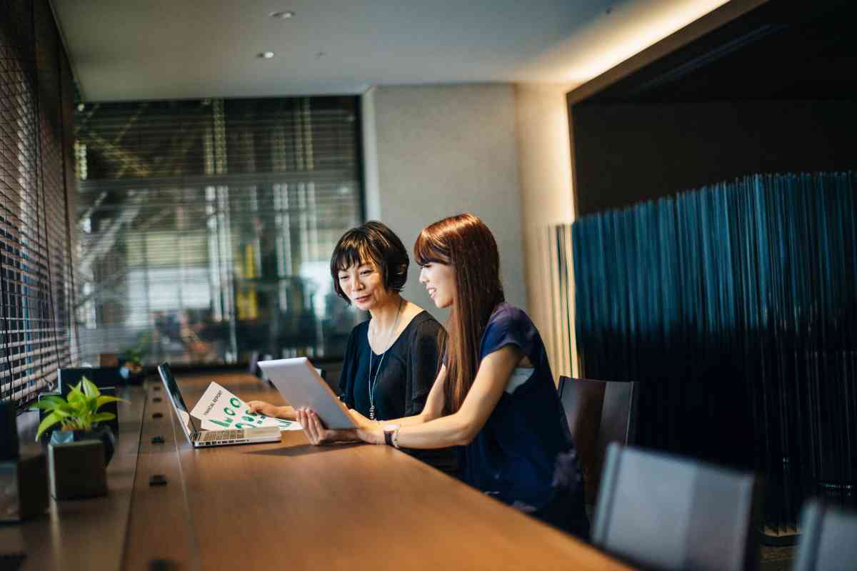 Business Etiquette In Japan (How to Make a Good Impression on the First ...