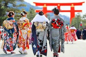 History and Evolution of Japanese Fashion (Kimono To Streetwear ...