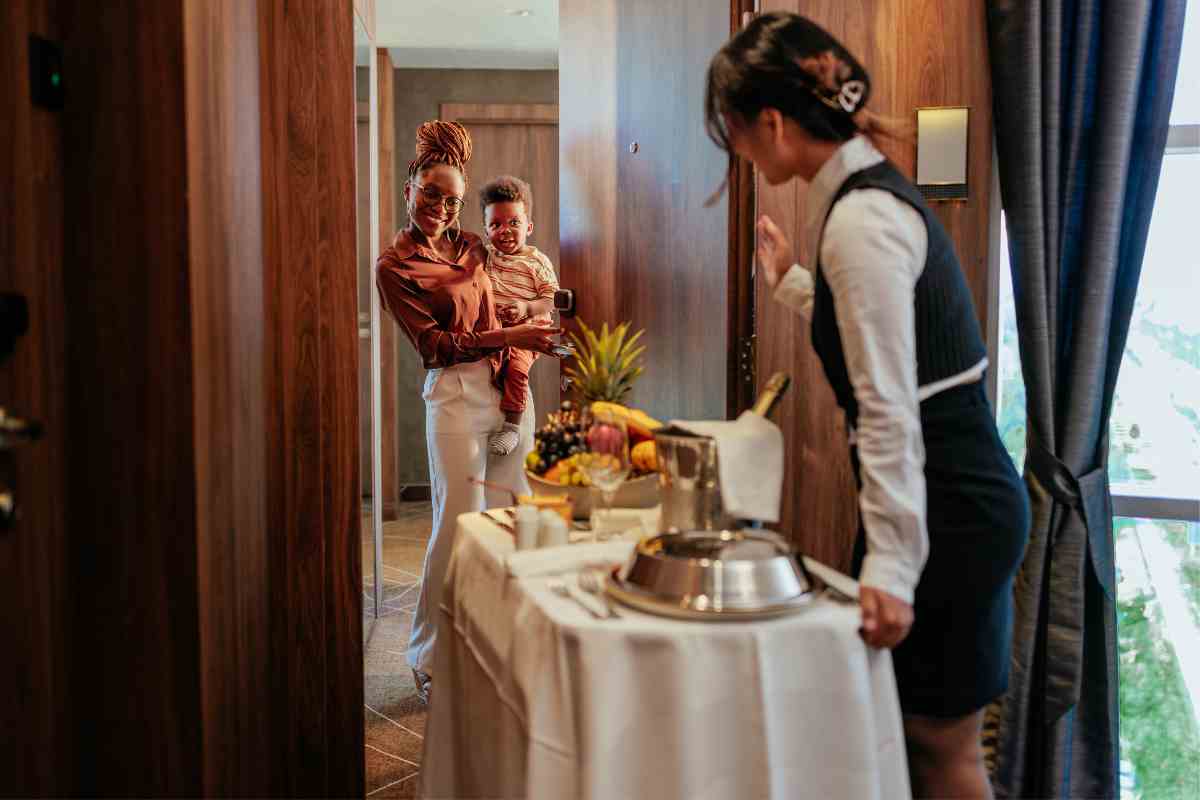 Omotenashi: The Art of Japanese Hospitality (7 Omotenashi Examples) – YouGoJapan