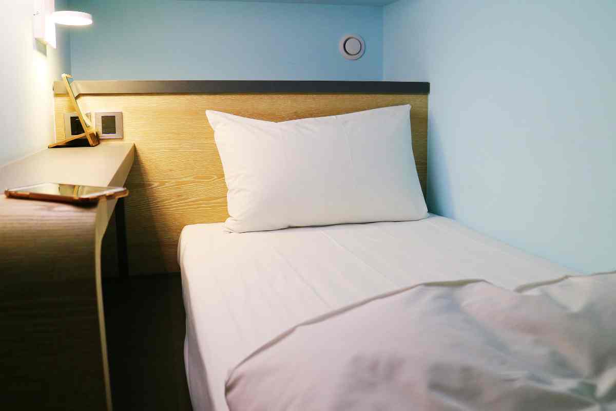 How Big Are The Beds in a Capsule Hotel (Can You Stretch Out?) – YouGoJapan