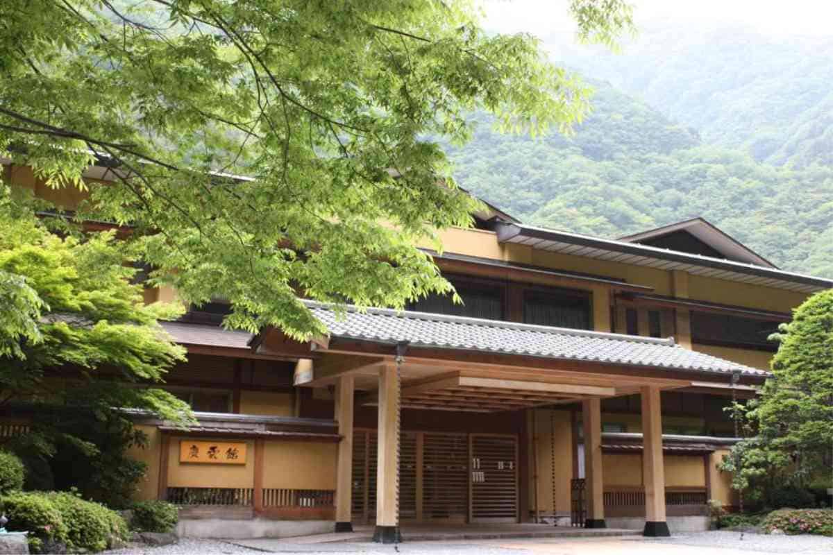 What Is a Ryokan: Your Guide to Traditional Japanese Inns – YouGoJapan