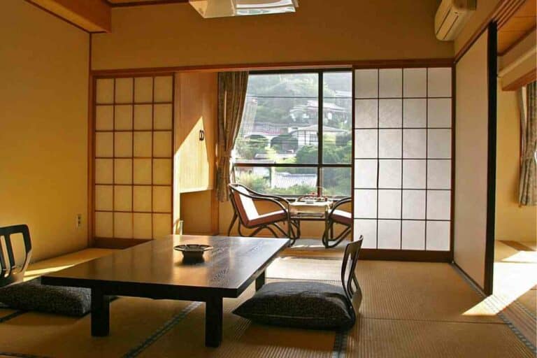 What Is a Ryokan: Your Guide to Traditional Japanese Inns – YouGoJapan